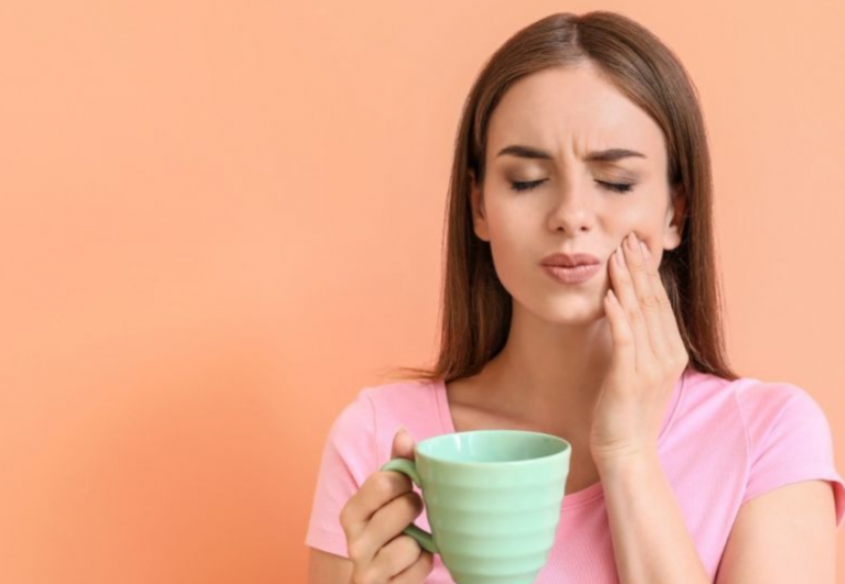 Cara Mengatasi Gigi Ngilu dengan Baik dan Benar | Empat Pilar